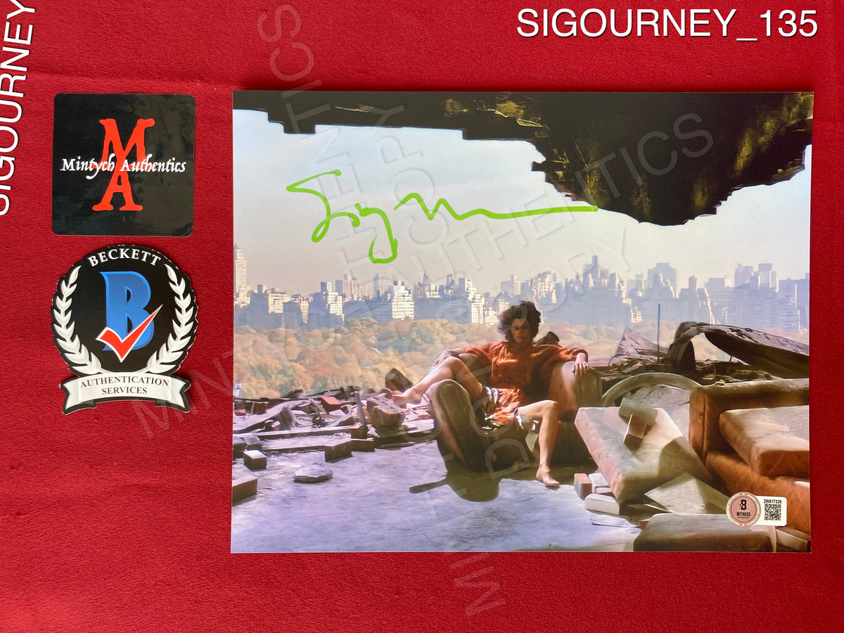 SIGOURNEY_135 - 8x10 Photo Autographed By Sigourney Weaver – Mintych Authentics