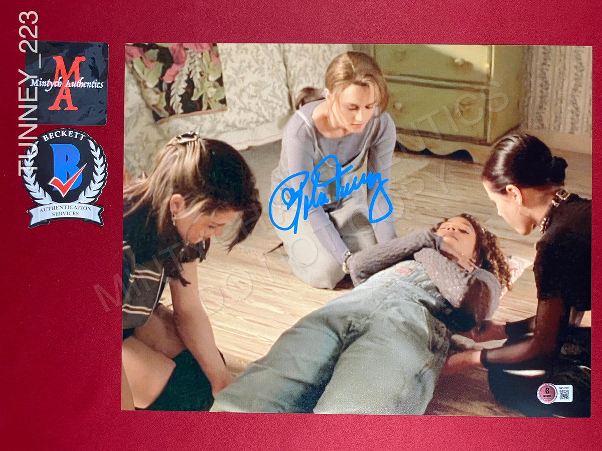 TUNNEY_223 - 11x14 Photo Autographed By Robin Tunney – Mintych Authentics