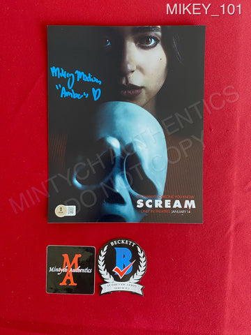 Mikey Madison Scream Autographs – Mintych Authentics